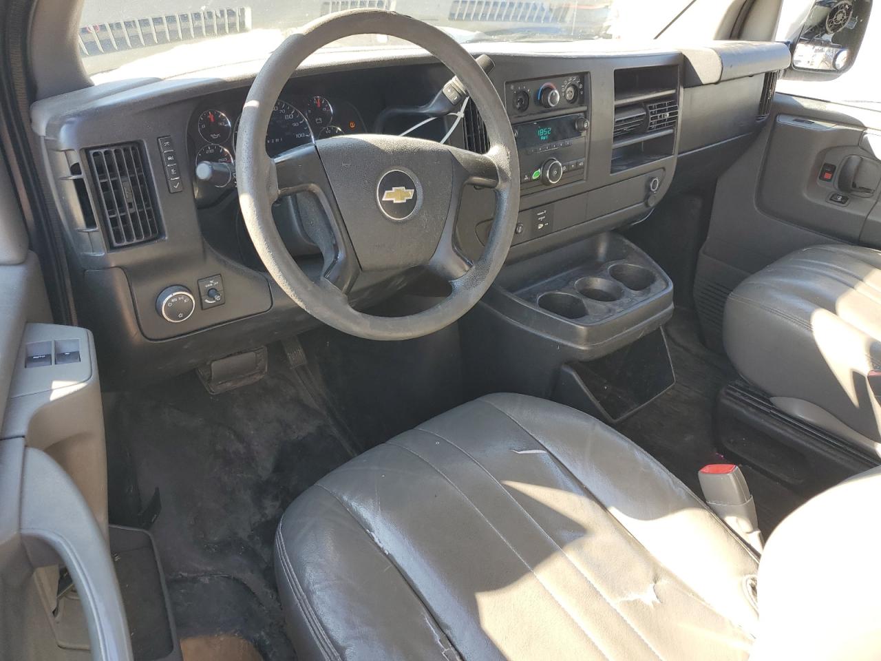 VIN: 1GCWGFCA6E1210844 | CHEVROLET EXPRESS 2014 G2 BLUE 4.8L 8 free car ...