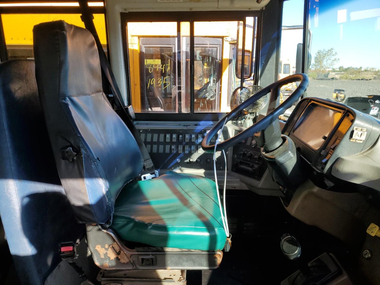 2004 OTHER THOMAS SAF-T-LINER C2 - SCHOOL BUS | BUS